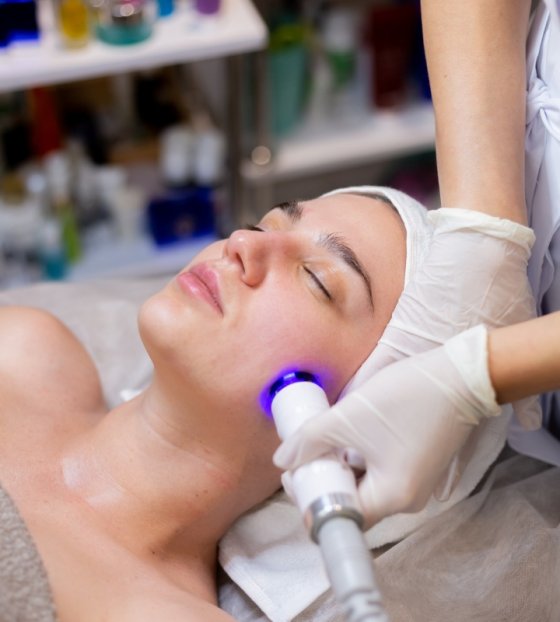 Modern Acne Treatments: From Lasers to Light Therapy